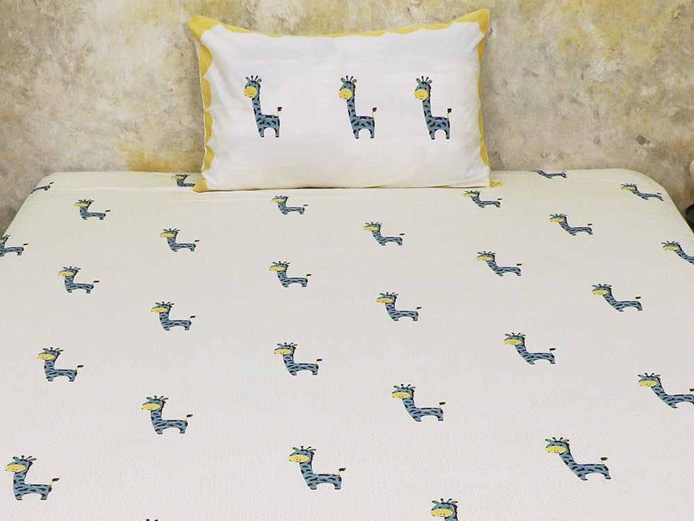 My Best Friend Gira the Giraffe Kid's Bedsheet
